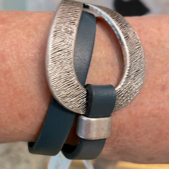 SAACHI | Jewelry | Nwt Hammered Metal Leather Wrap Around Bracelet By ...